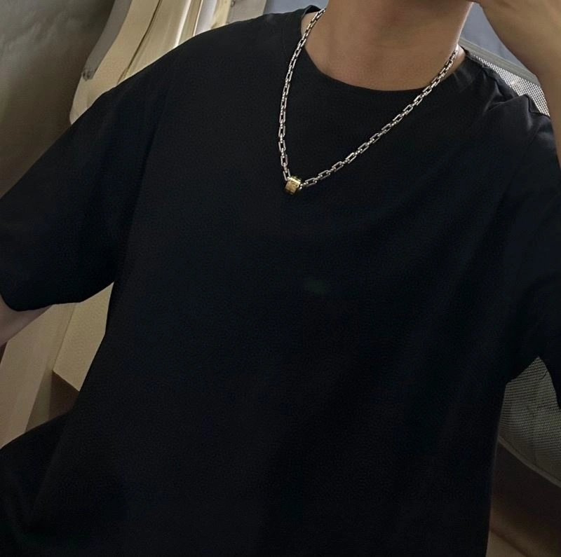 Indistinguishable Louis Vuitton Necklaces