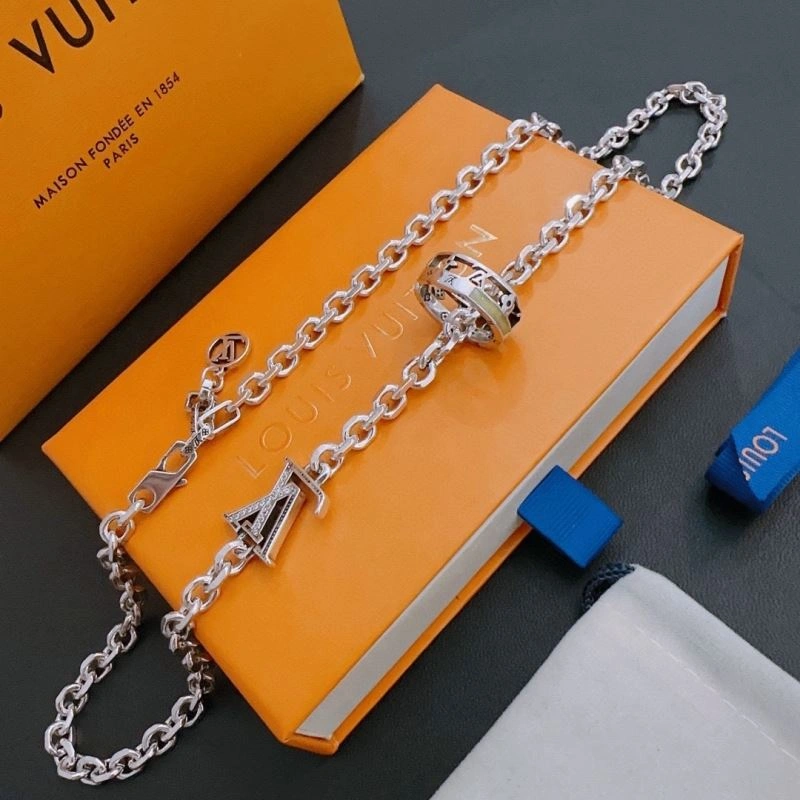 Low-cost Louis Vuitton Necklaces