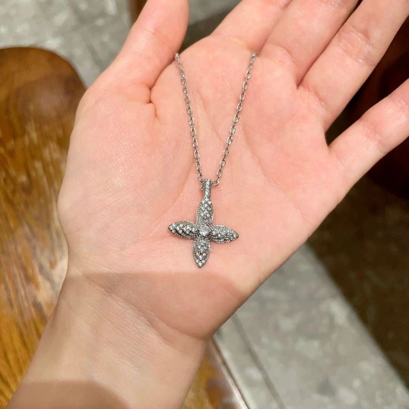 Reasonably priced Louis Vuitton Necklaces