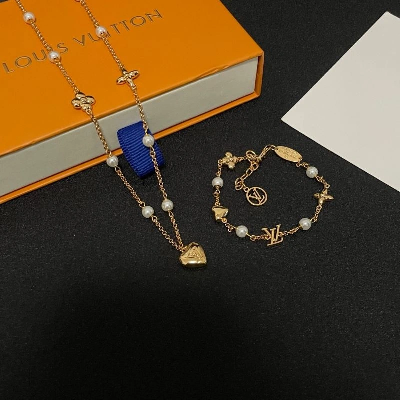 Value-priced Louis Vuitton Necklaces