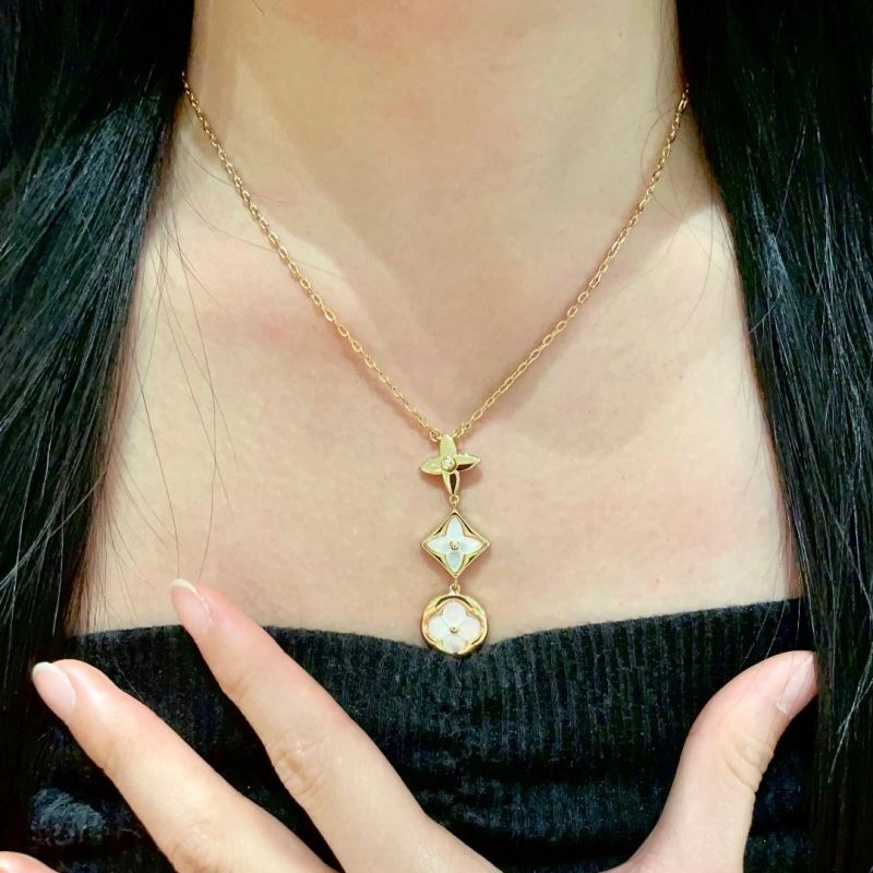 Accurate model Louis Vuitton Necklaces