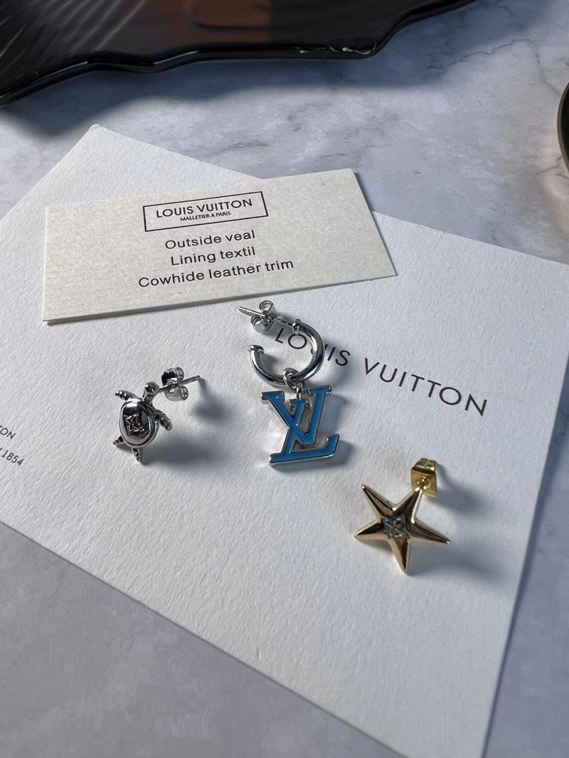 Indistinguishable Louis Vuitton Necklaces