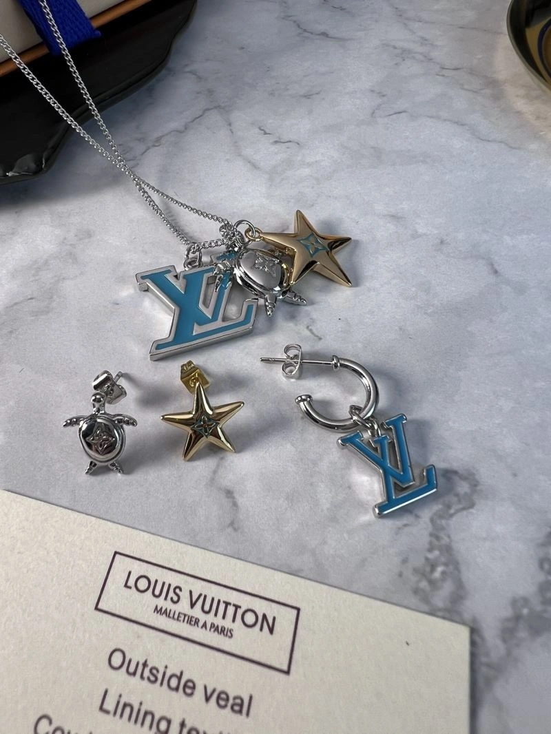 Indistinguishable Louis Vuitton Necklaces