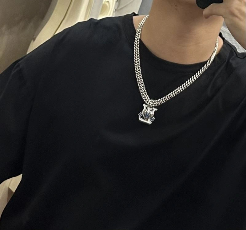 Bargain Louis Vuitton Necklaces