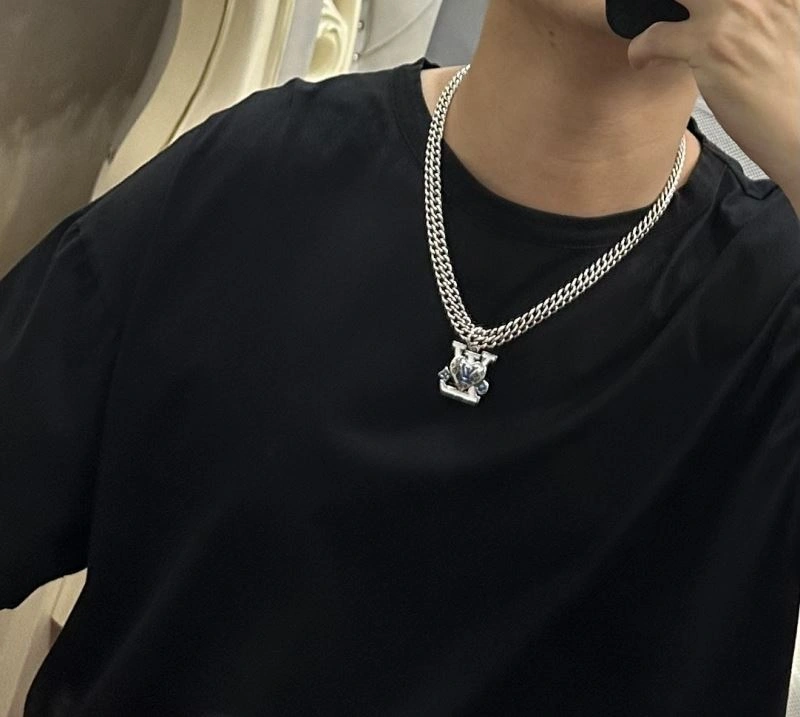 Bargain Louis Vuitton Necklaces