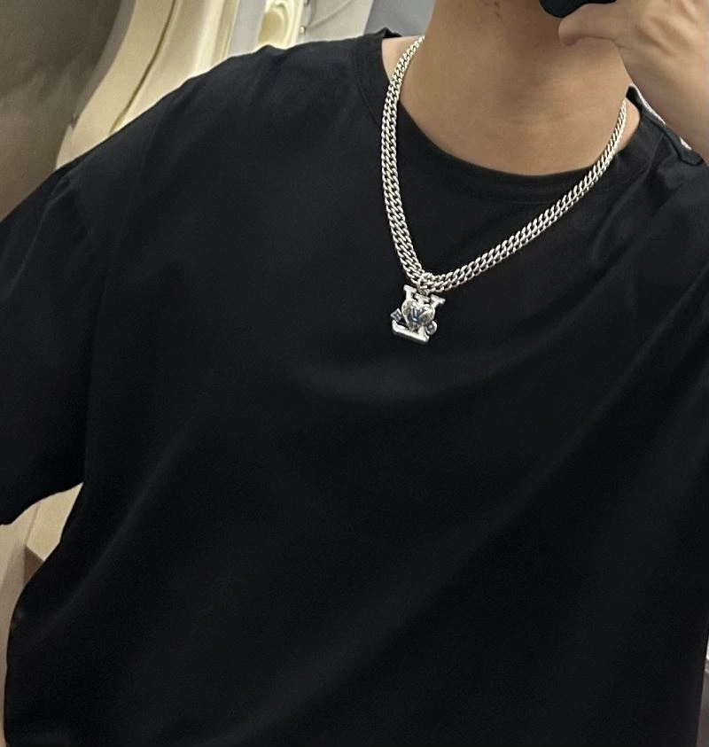 Bargain Louis Vuitton Necklaces