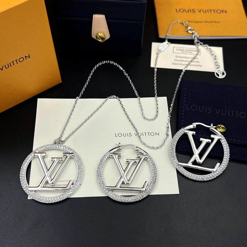 Inexpensive Louis Vuitton Necklaces