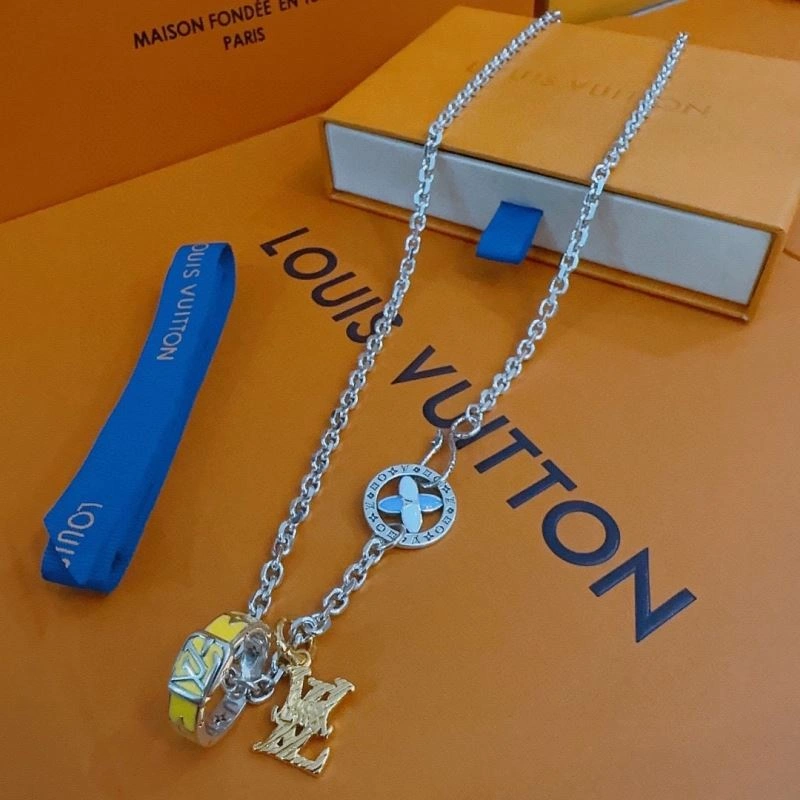 Top mirror Louis Vuitton Necklaces