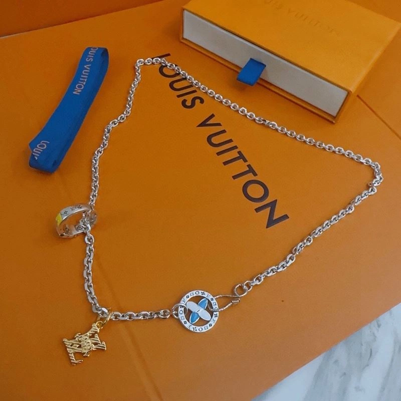 Top mirror Louis Vuitton Necklaces