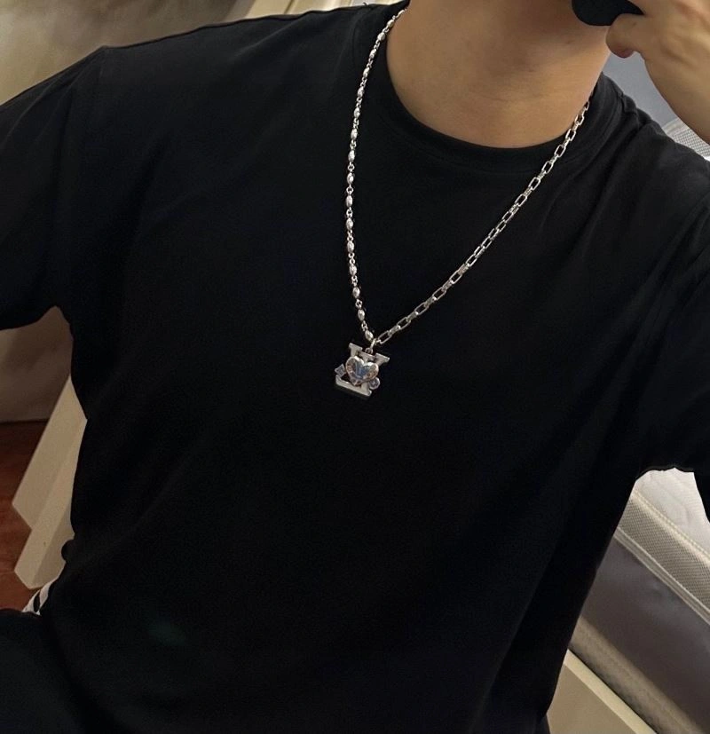 Top mirror Louis Vuitton Necklaces