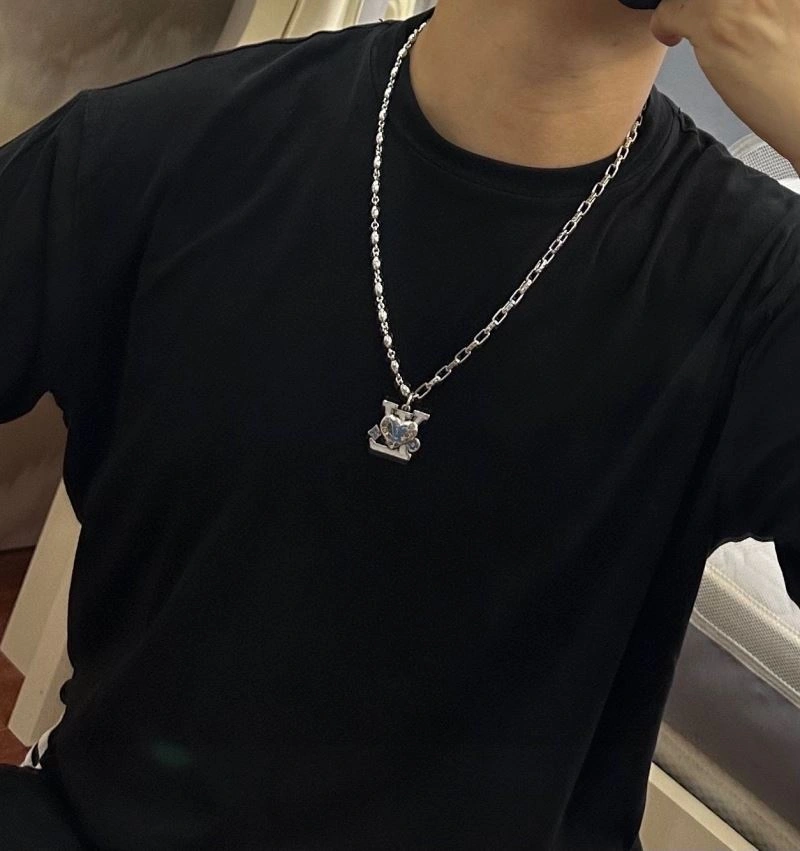 Top mirror Louis Vuitton Necklaces