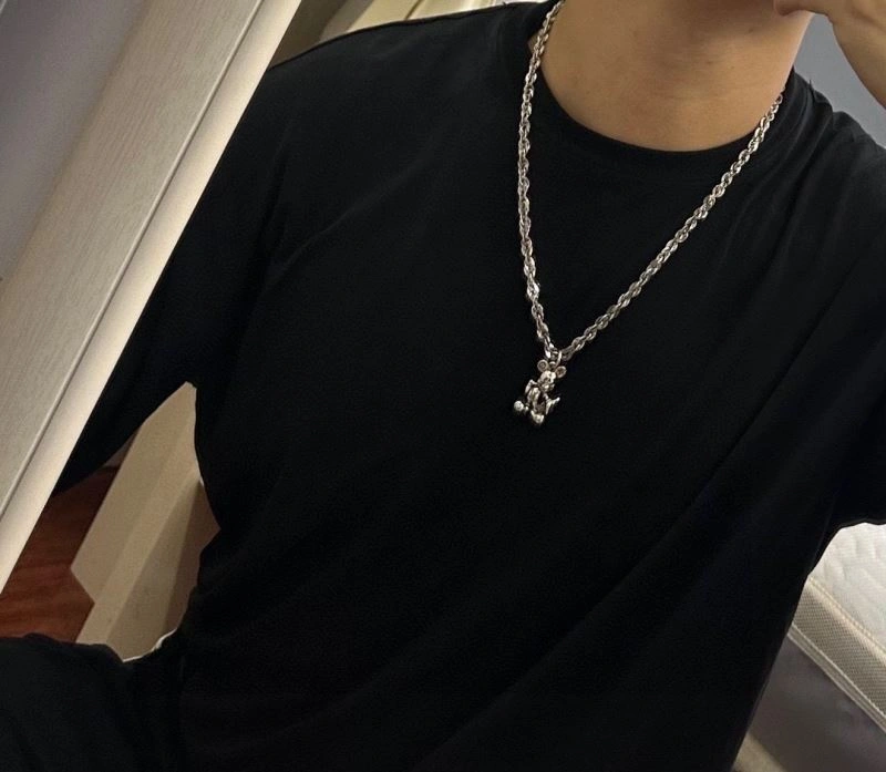 Brand-authenticated Louis Vuitton Necklaces
