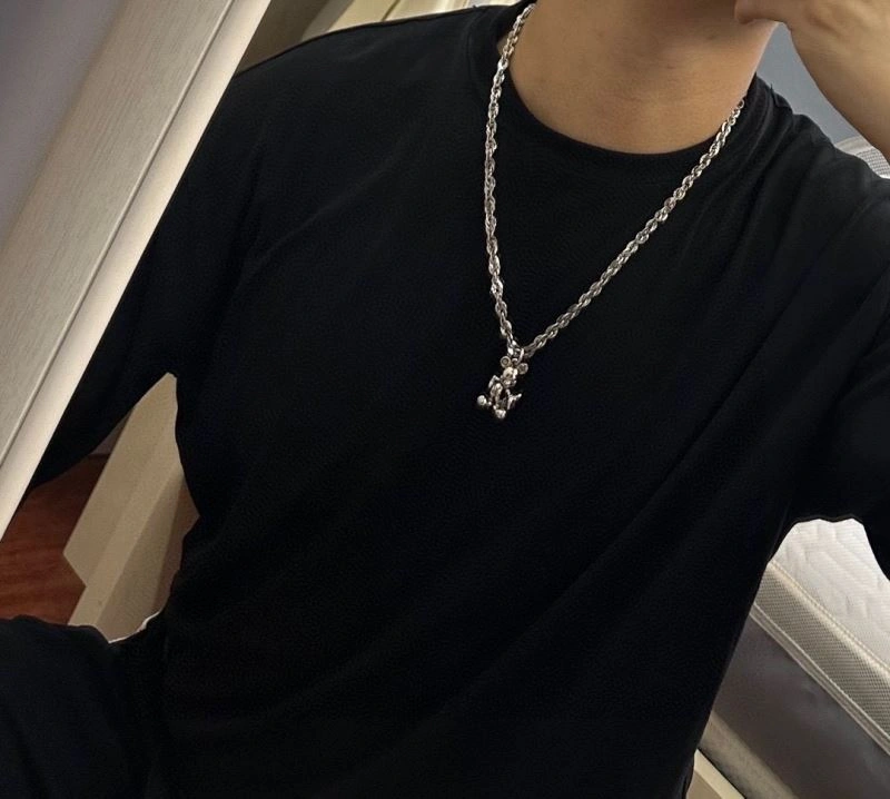 Brand-authenticated Louis Vuitton Necklaces