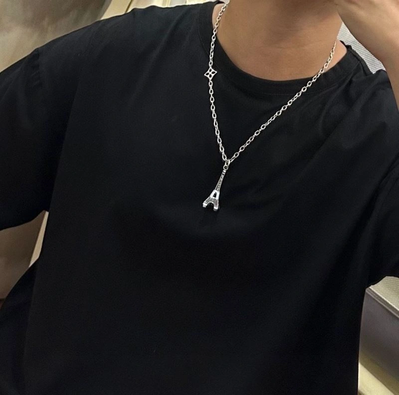 Brand-authenticated Louis Vuitton Necklaces