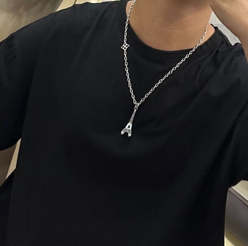 Brand-authenticated Louis Vuitton Necklaces