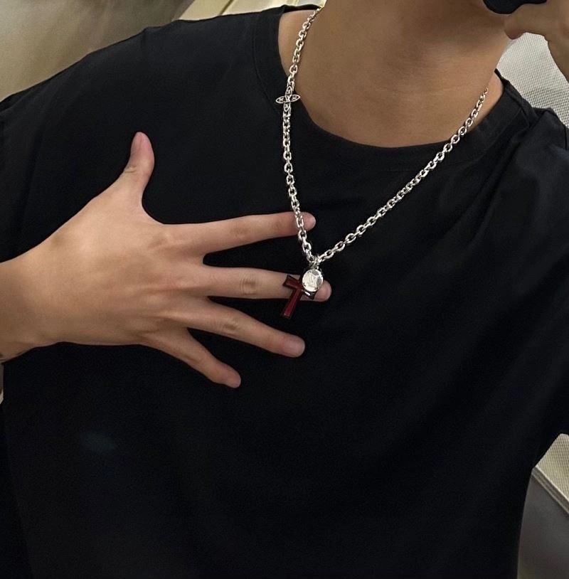 Official Louis Vuitton Necklaces