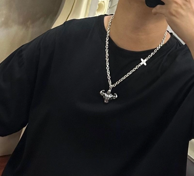 Official Louis Vuitton Necklaces
