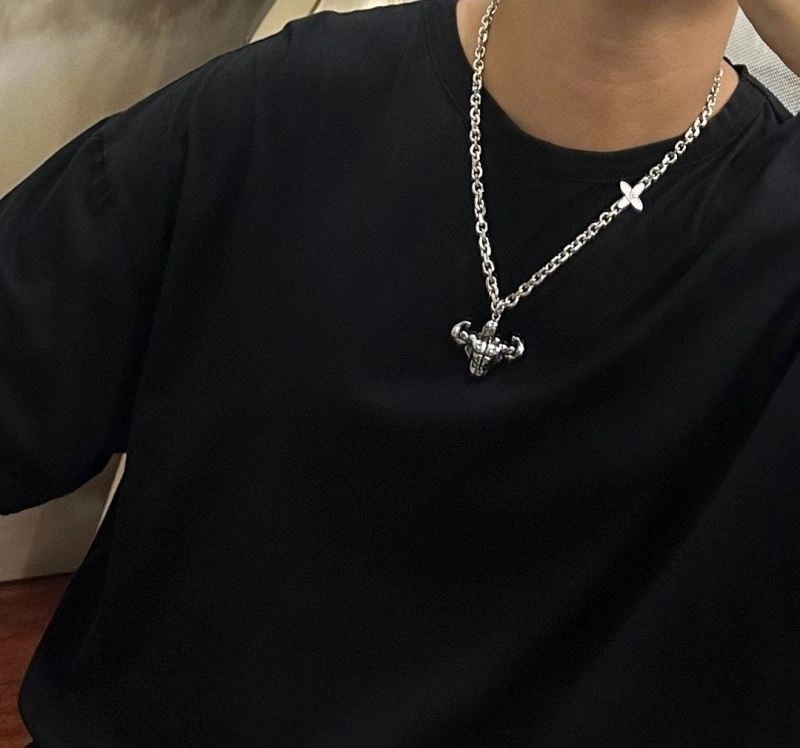 Official Louis Vuitton Necklaces