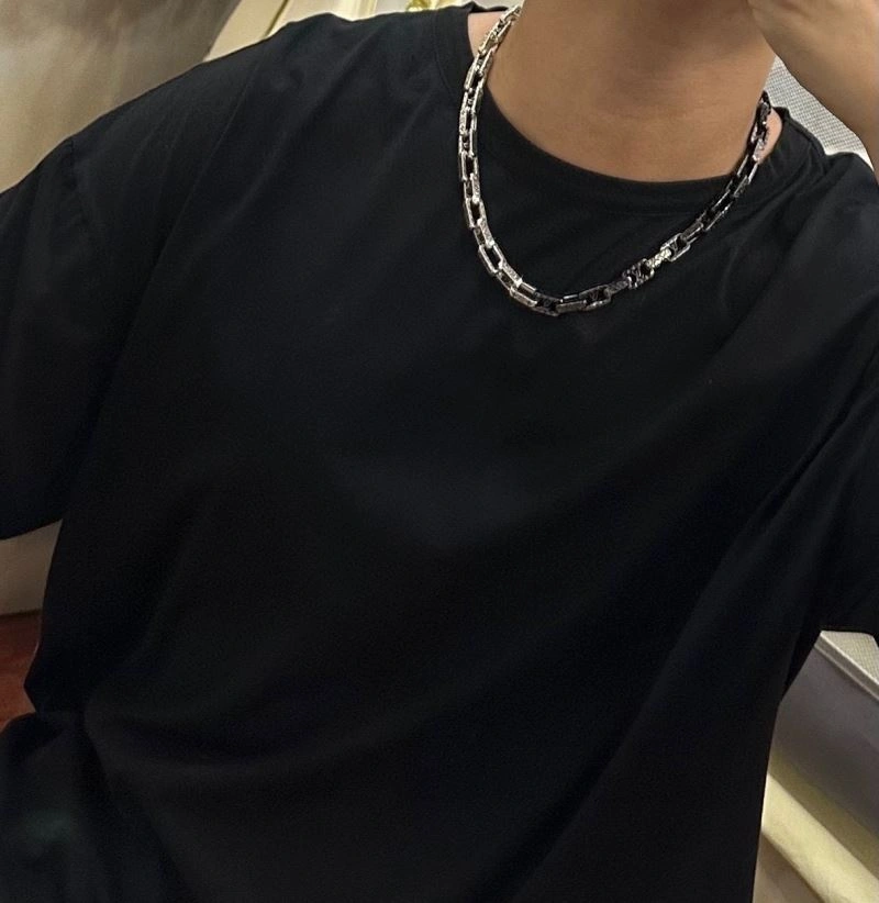 Perfect replica Louis Vuitton Necklaces
