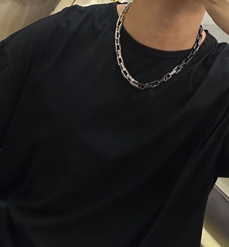 Perfect replica Louis Vuitton Necklaces