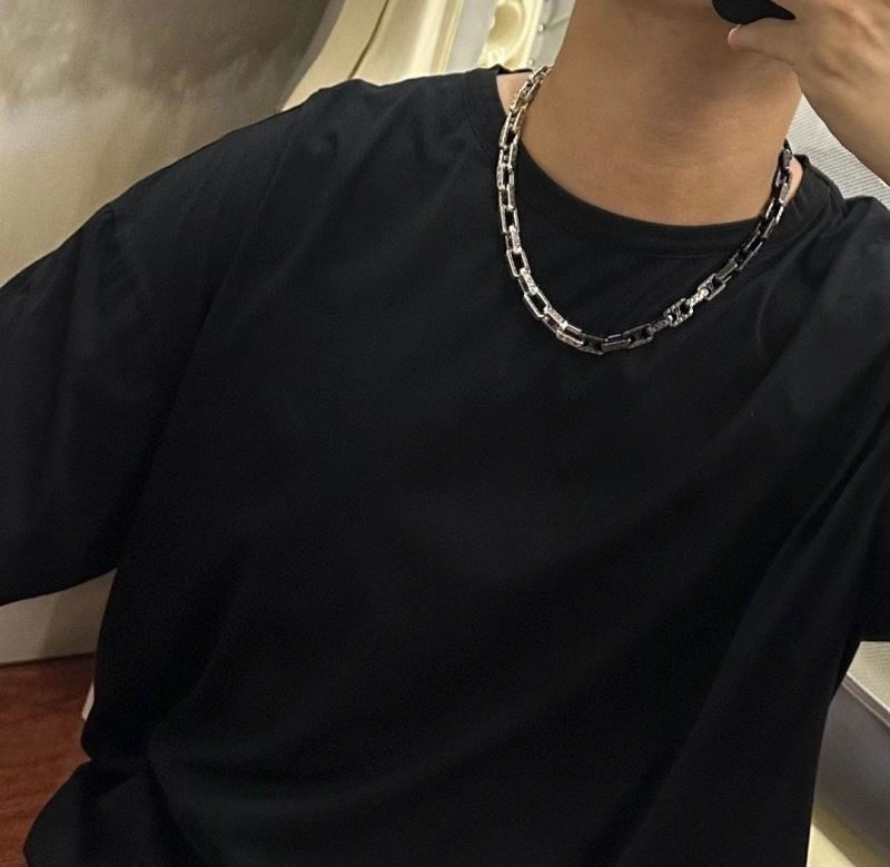 Perfect replica Louis Vuitton Necklaces
