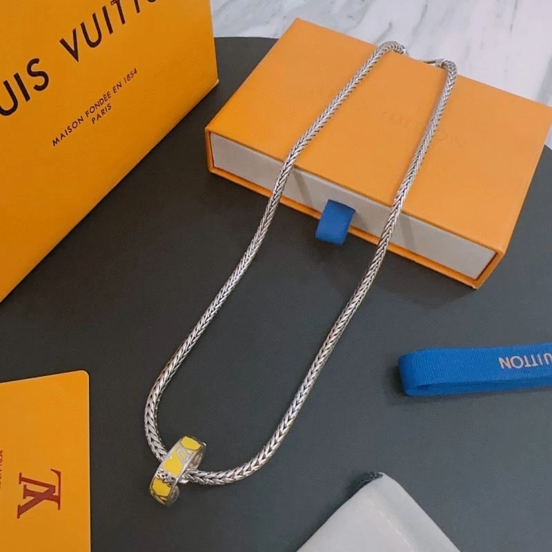 Top mirror Louis Vuitton Necklaces
