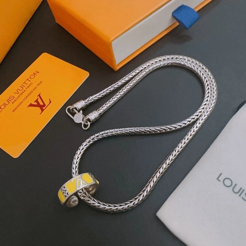 Top mirror Louis Vuitton Necklaces