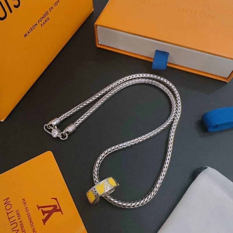 Top mirror Louis Vuitton Necklaces