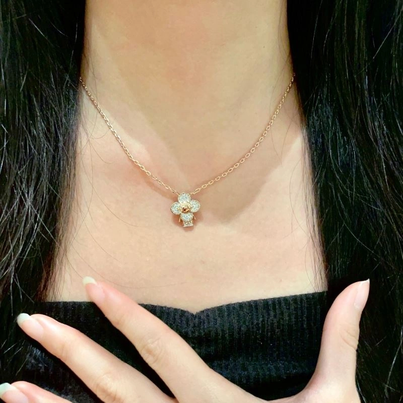 Bargain Louis Vuitton Necklaces