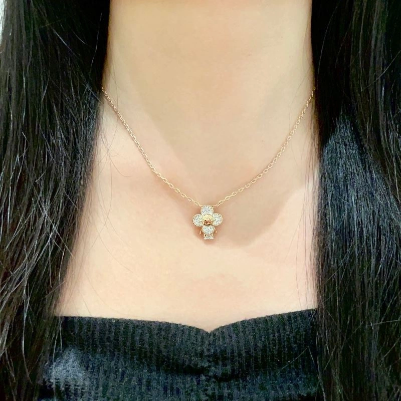 Bargain Louis Vuitton Necklaces