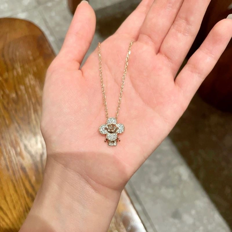 Bargain Louis Vuitton Necklaces