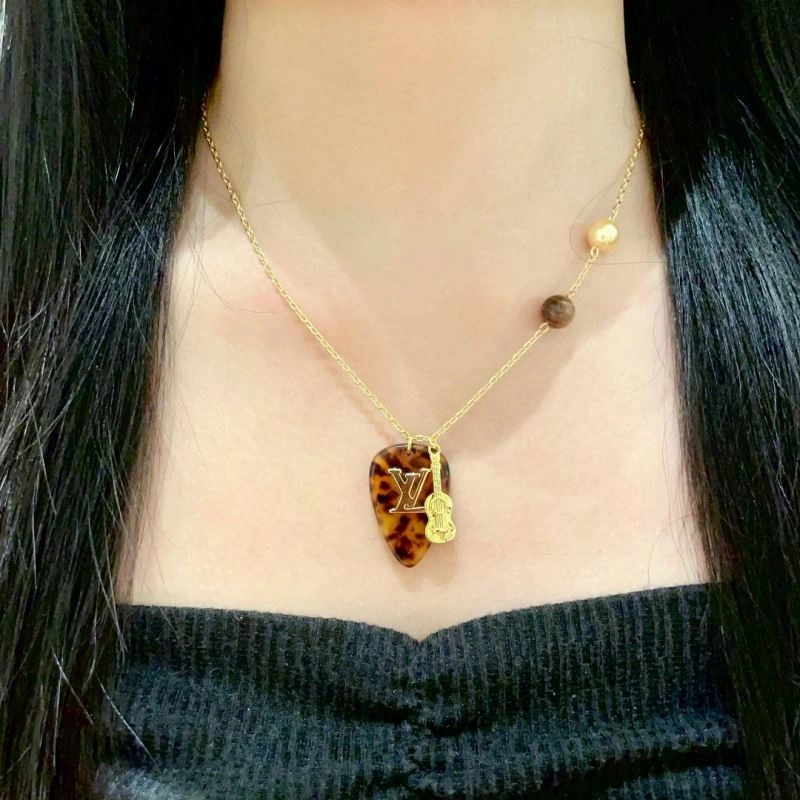 Bargain Louis Vuitton Necklaces