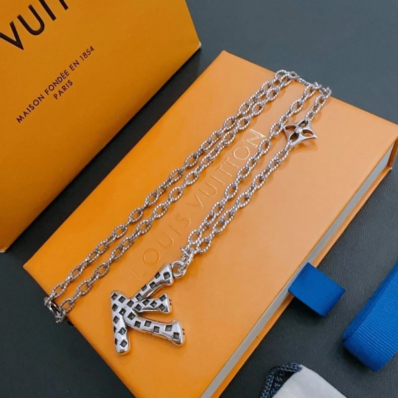Inexpensive Louis Vuitton Necklaces