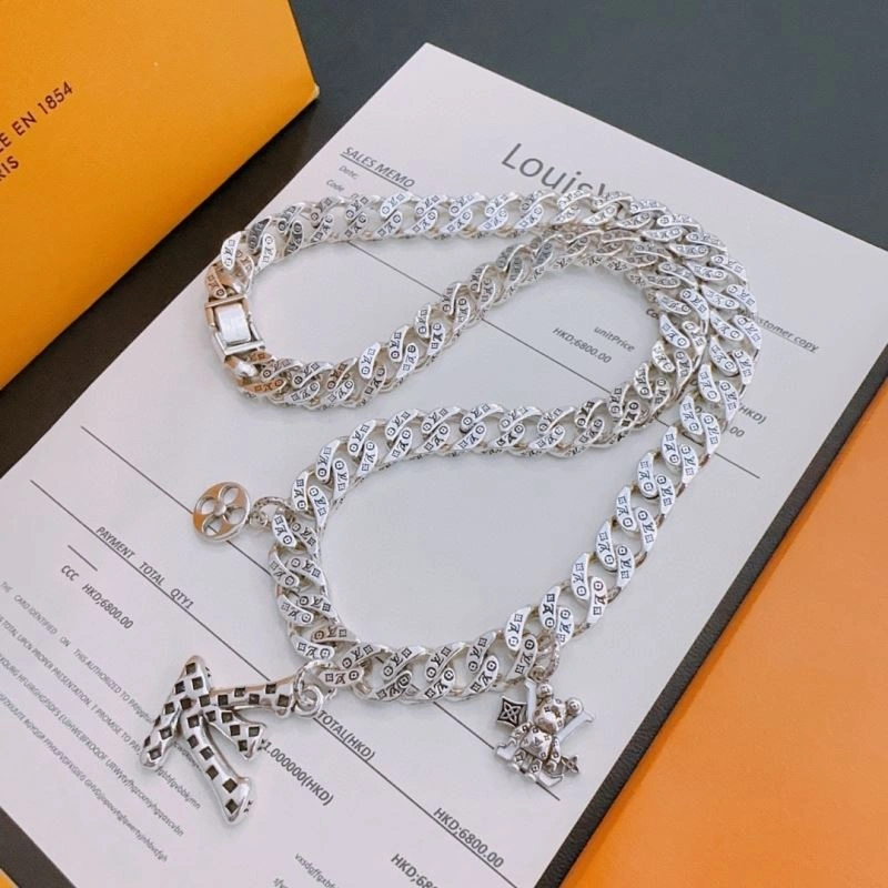 High accuracy Louis Vuitton Necklaces