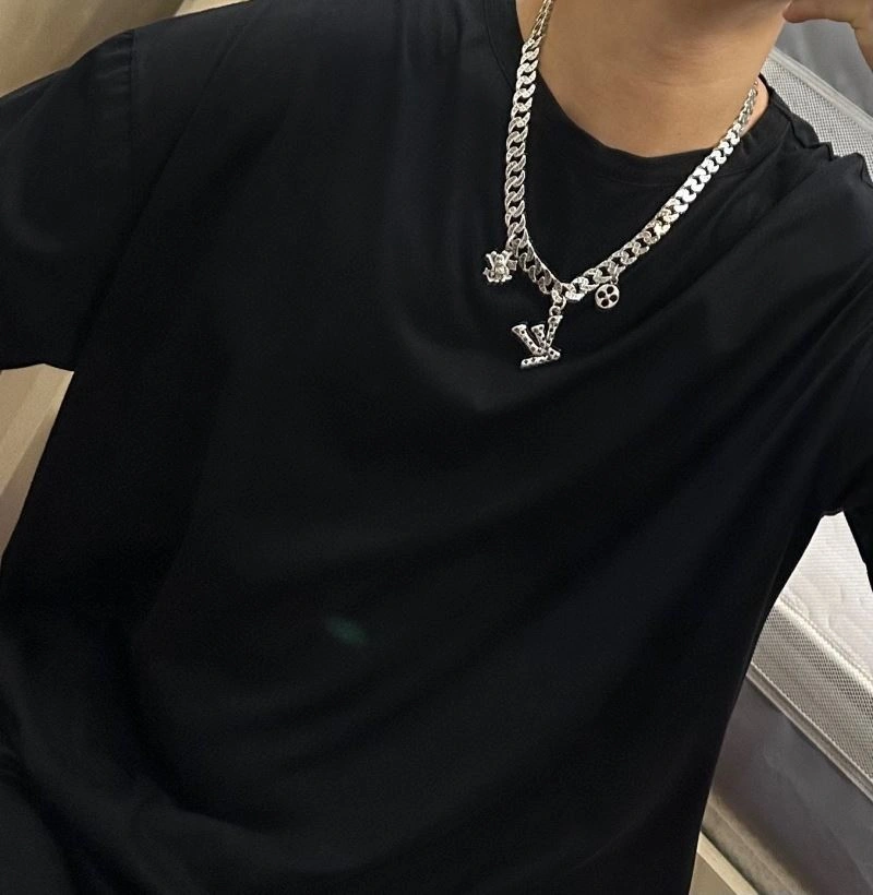 High accuracy Louis Vuitton Necklaces