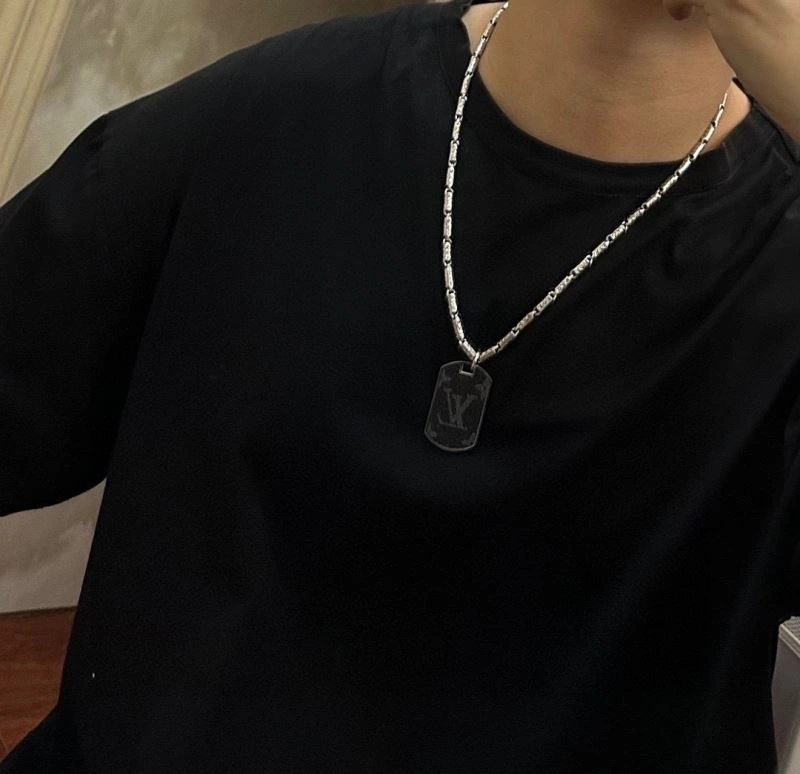 Reasonably priced Louis Vuitton Necklaces