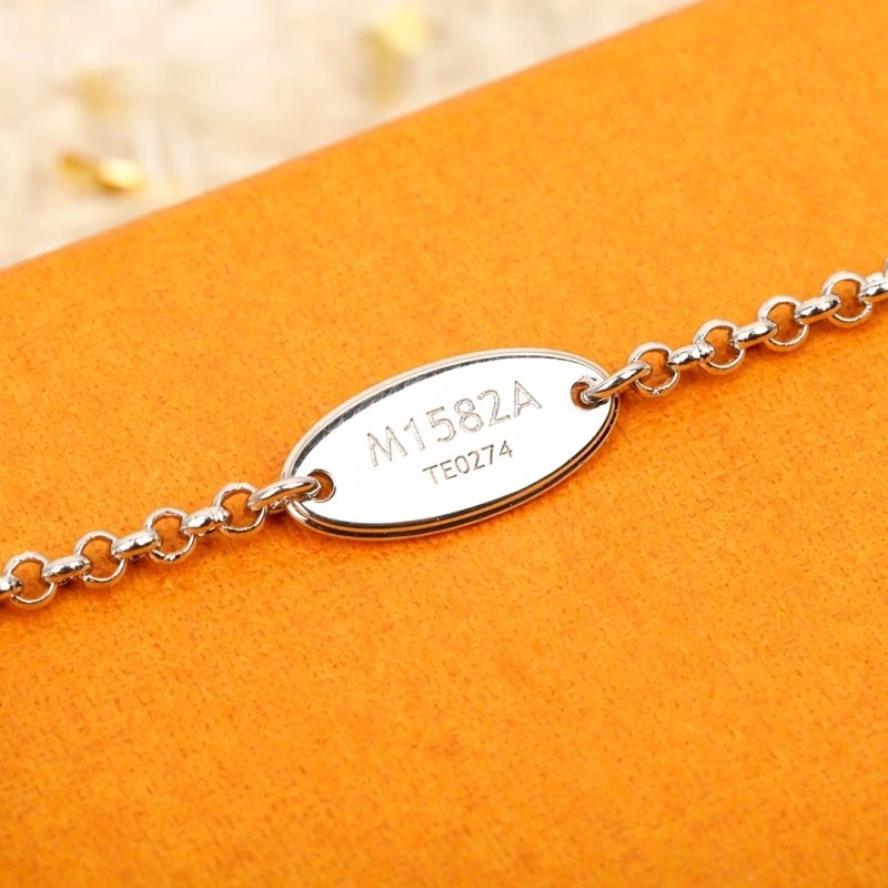 High accuracy Louis Vuitton Necklaces