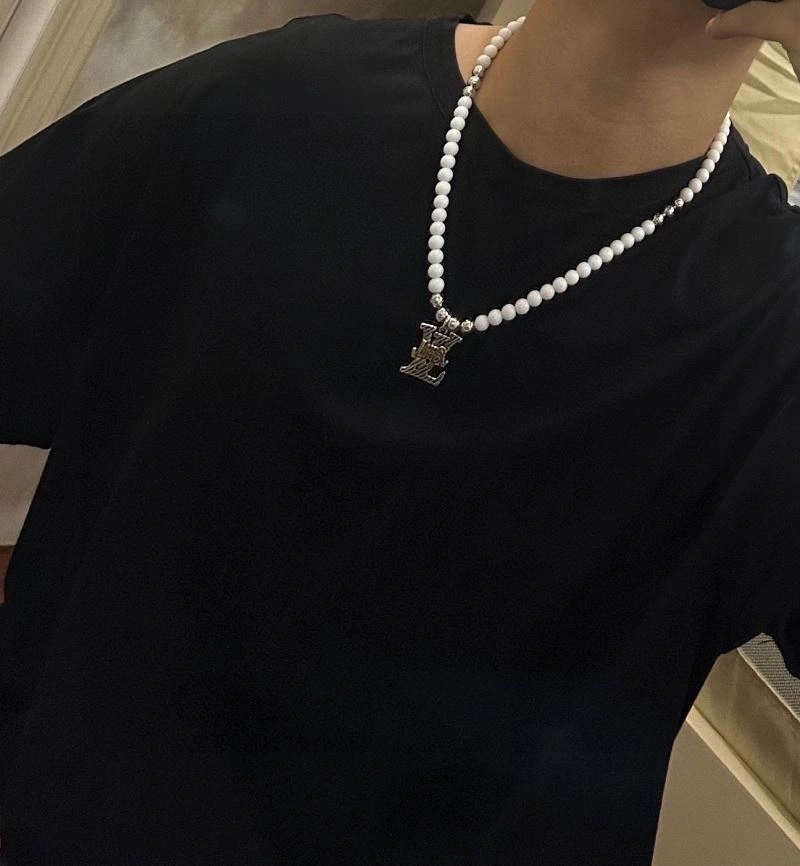 Bargain Louis Vuitton Necklaces