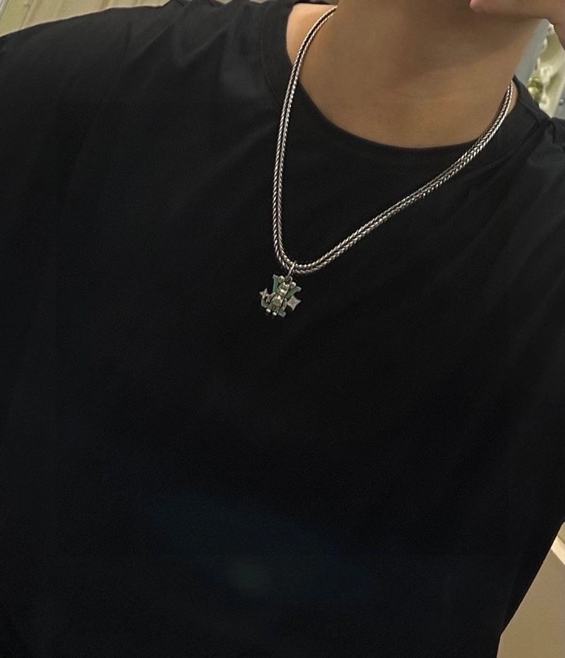 Official Louis Vuitton Necklaces