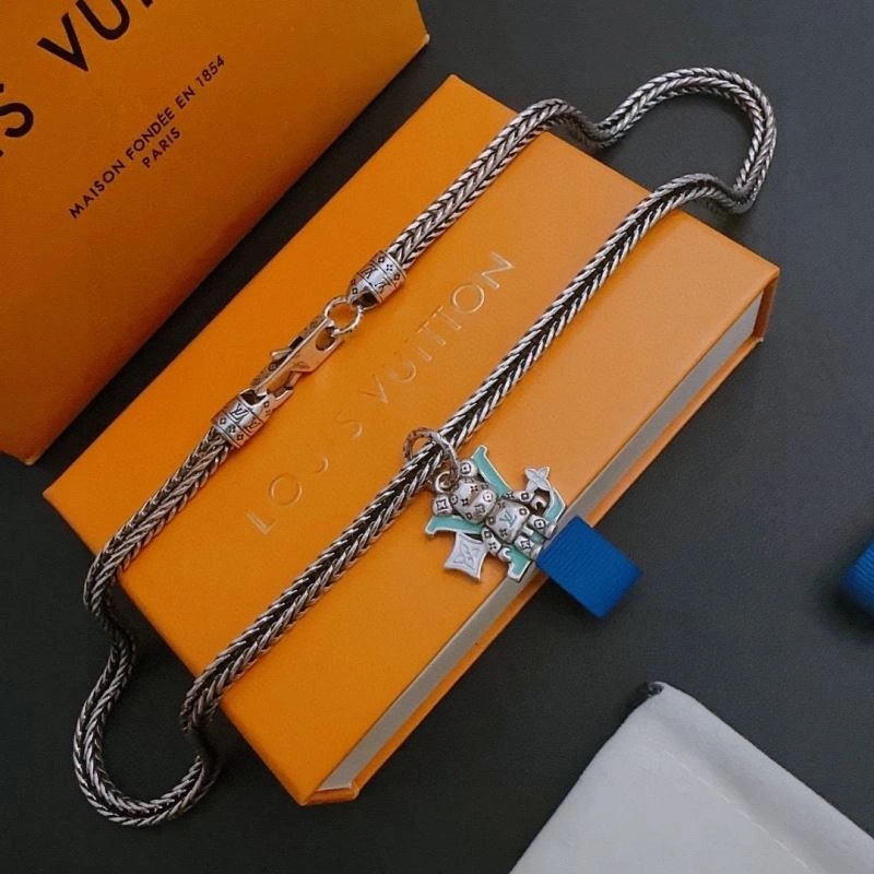 Official Louis Vuitton Necklaces