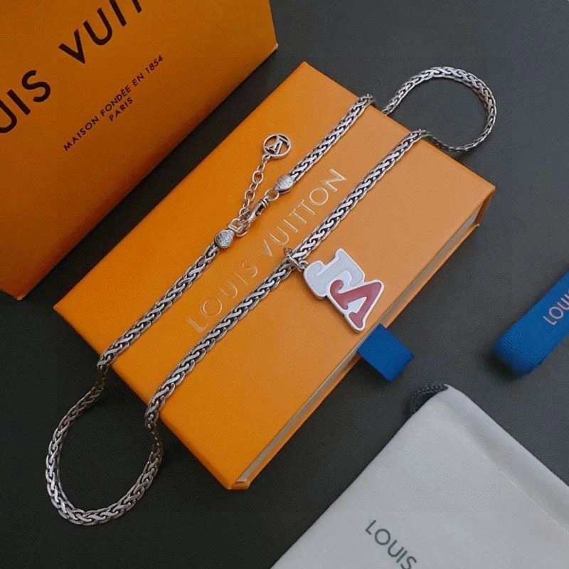 Brand-authenticated Louis Vuitton Necklaces