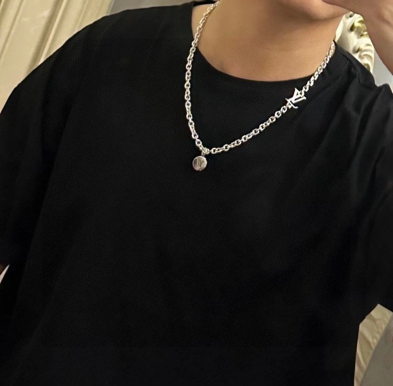 Cut-rate Louis Vuitton Necklaces