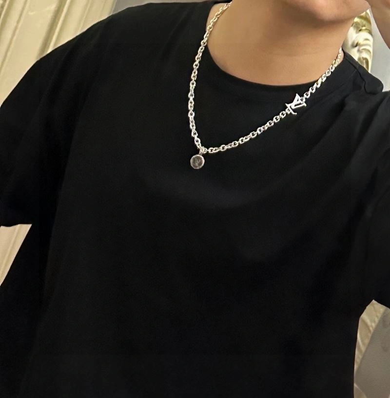 Cut-rate Louis Vuitton Necklaces