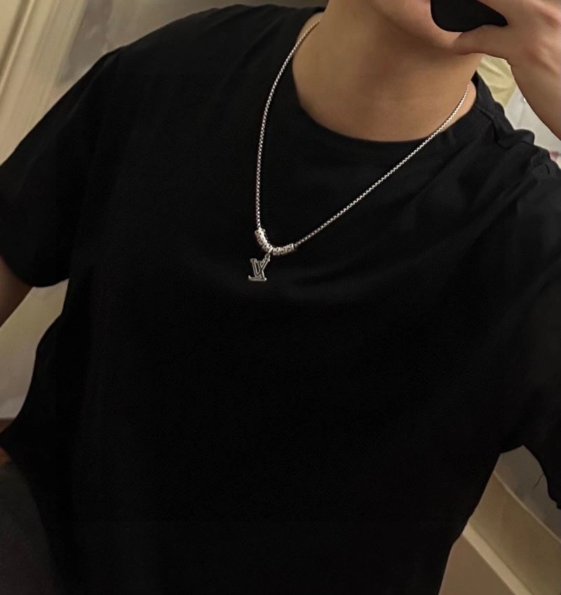 Perfect replica Louis Vuitton Necklaces