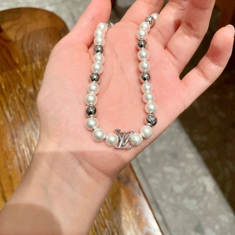 Bargain Louis Vuitton Necklaces