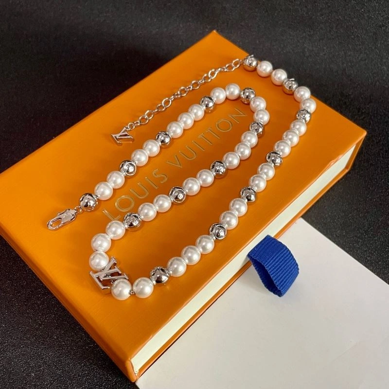Bargain Louis Vuitton Necklaces