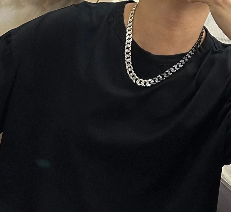 Bargain Louis Vuitton Necklaces