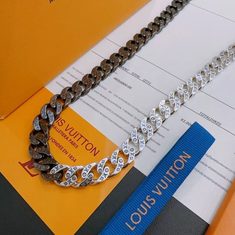 Bargain Louis Vuitton Necklaces