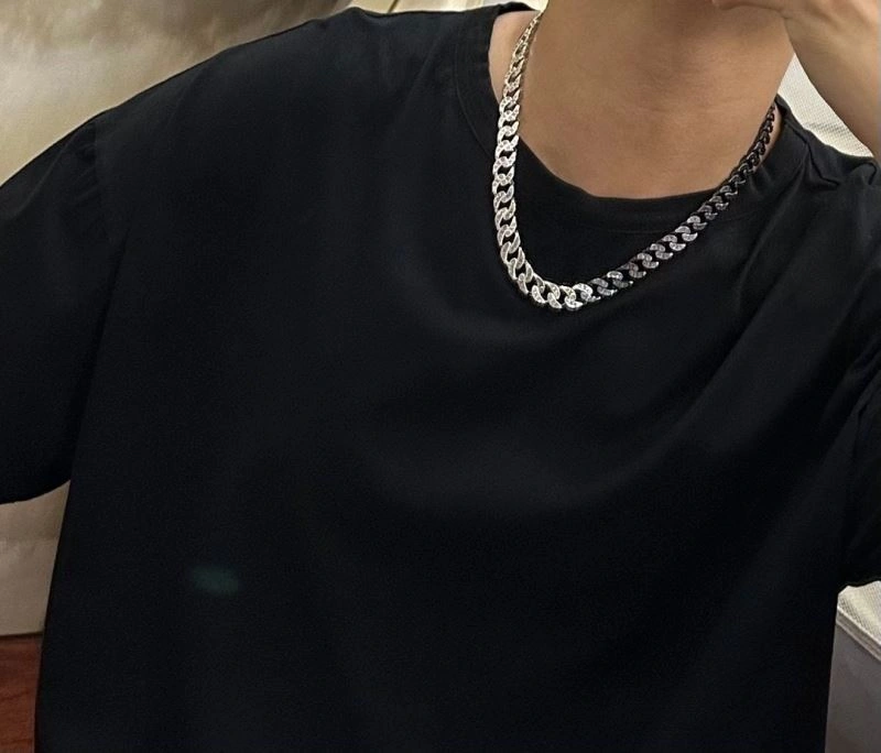 Bargain Louis Vuitton Necklaces