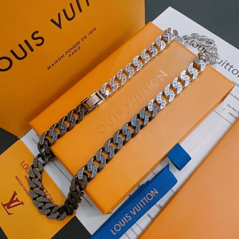Bargain Louis Vuitton Necklaces